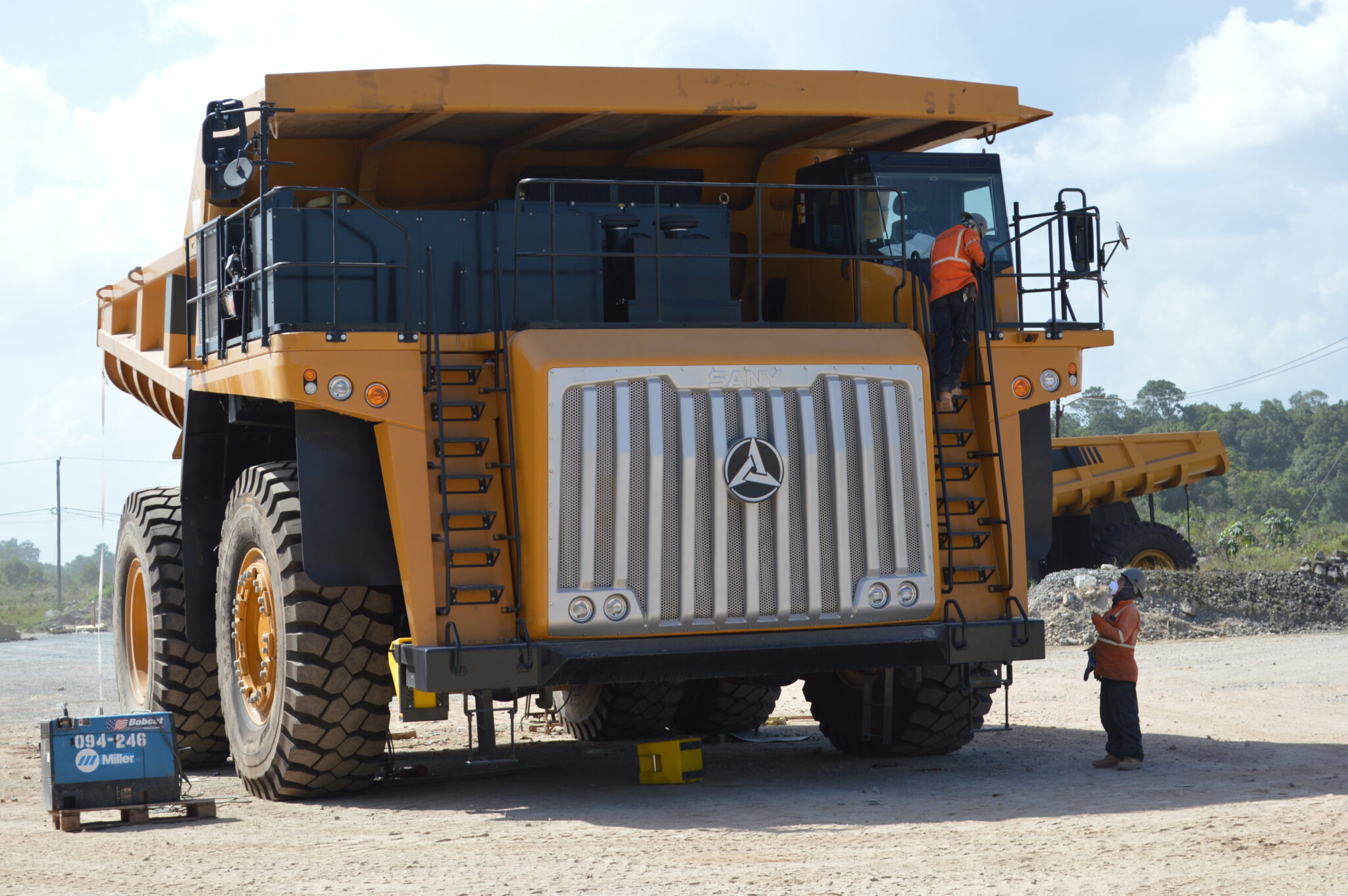 SANY 150-ton Mining Trucks, a First in Suriname – ZIJIN – Rosebel Gold ...